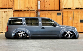 Sean Bloemers’ Bagged 2009 Nissan Pathfinder - ThrottleXtreme
