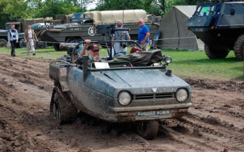 Meet Armed Reliant “Rugged” Robin Three-Wheeler with Caterpillar Tracks ...