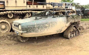 Meet Armed Reliant “Rugged” Robin Three-Wheeler with Caterpillar Tracks ...