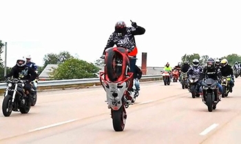 Have You Ever Seen A Motorbike Ride As Epic As This? - ThrottleXtreme